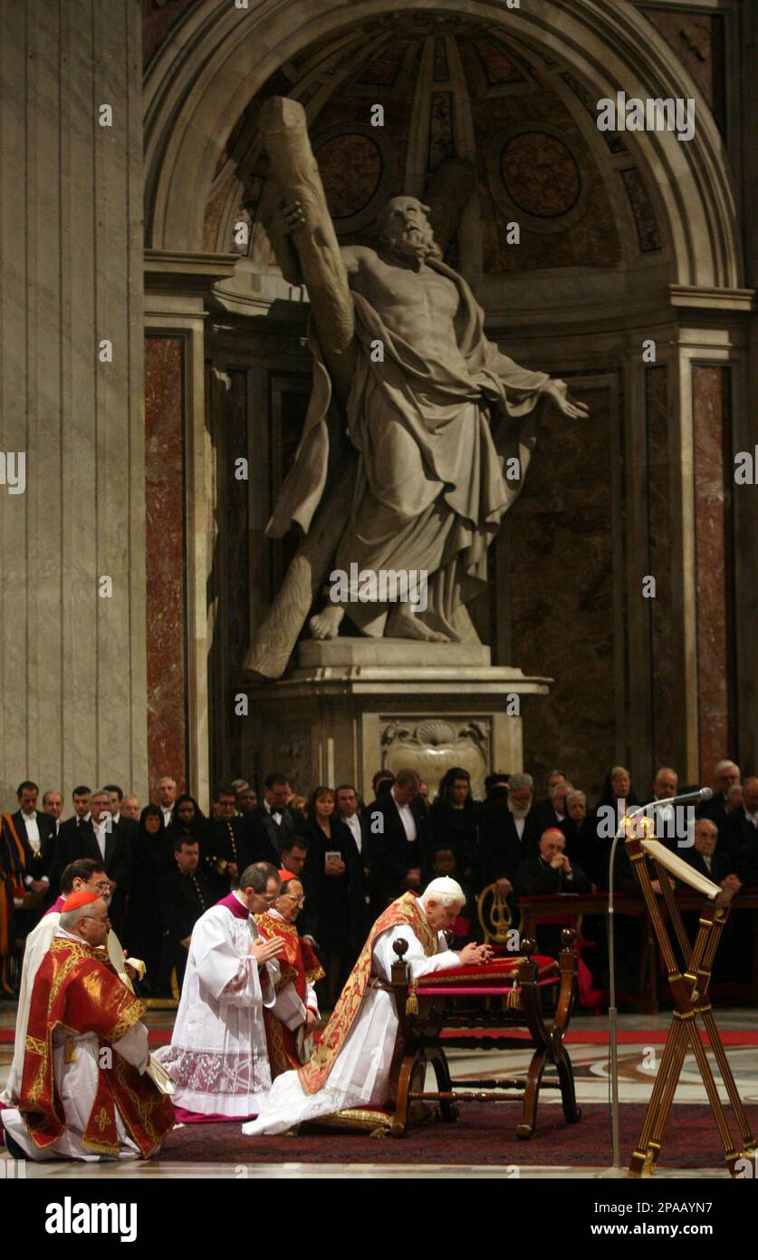 Pope Benedict XVI celebrates a Mass for the unveiling and adoration of ...
