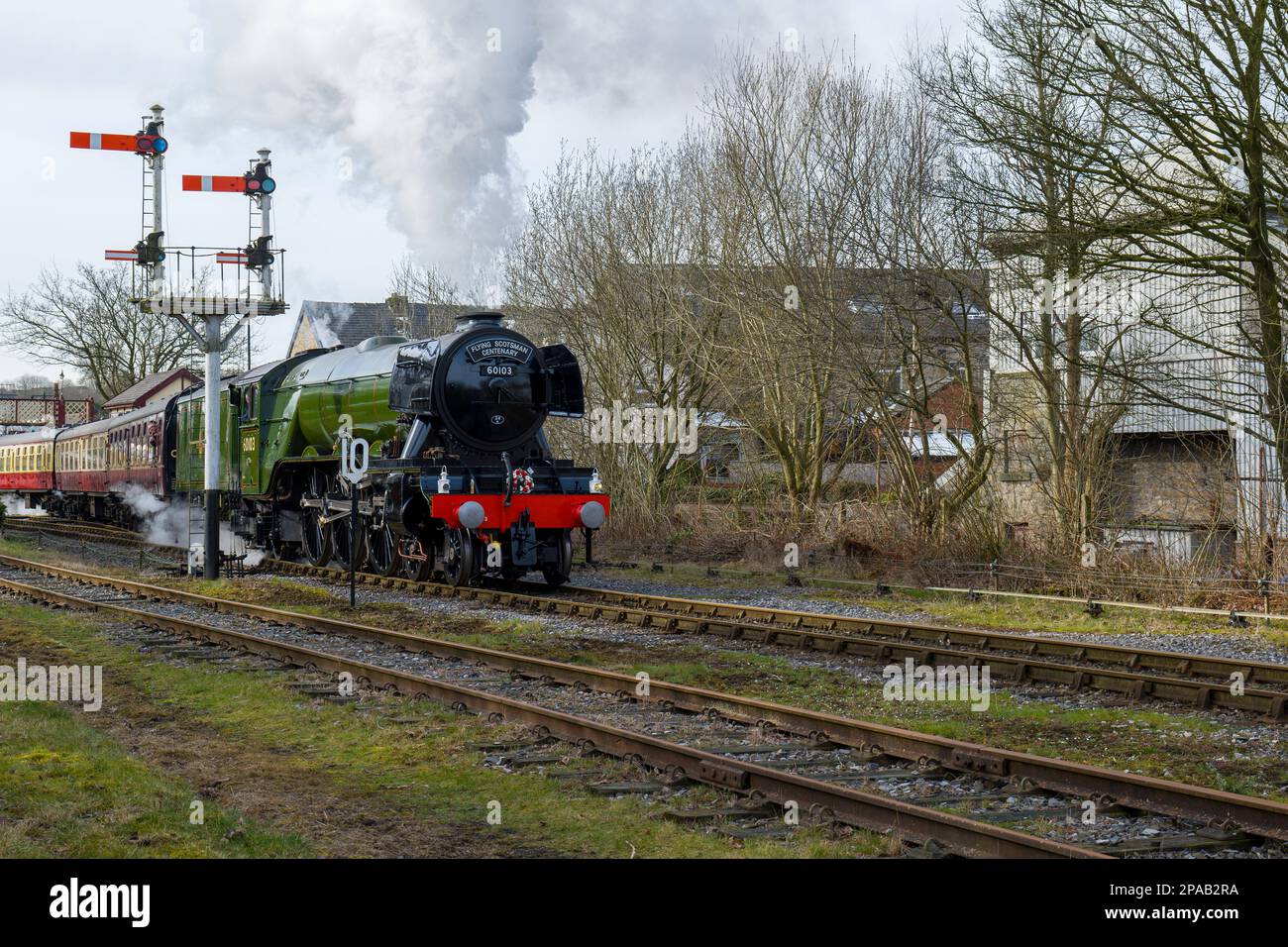 Flying Scotsman departs Ramsbottom Station on the East Lancashire ...