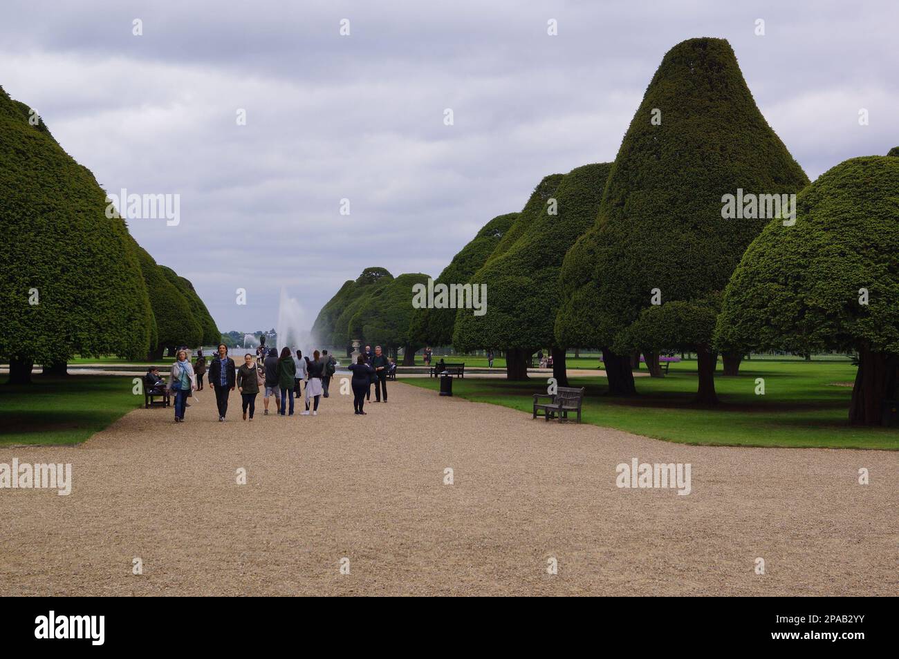 Hampton court palace henry viii hi-res stock photography and images - Alamy