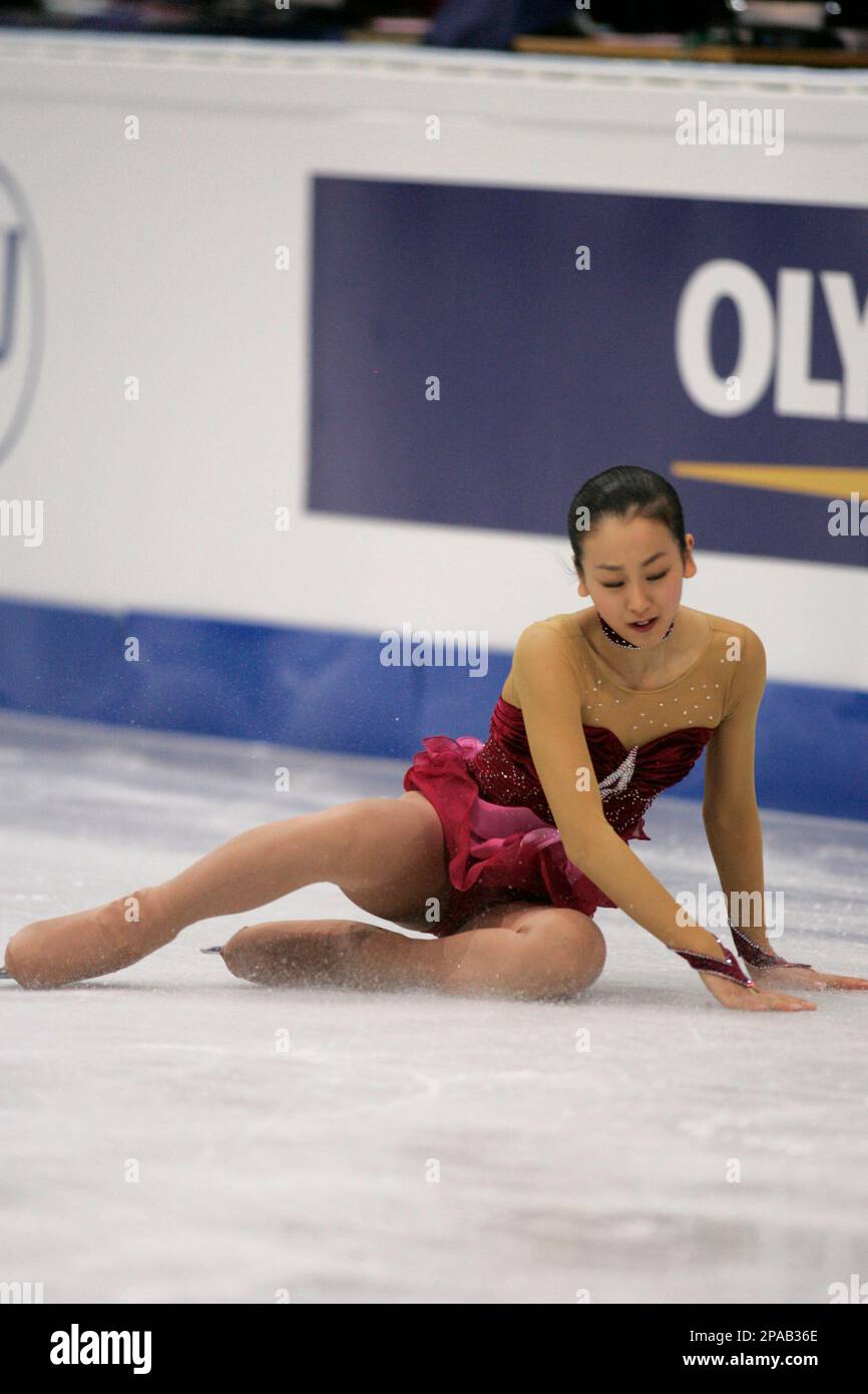 Japan's Mao Asada falls during her gold medal winning free skating ...