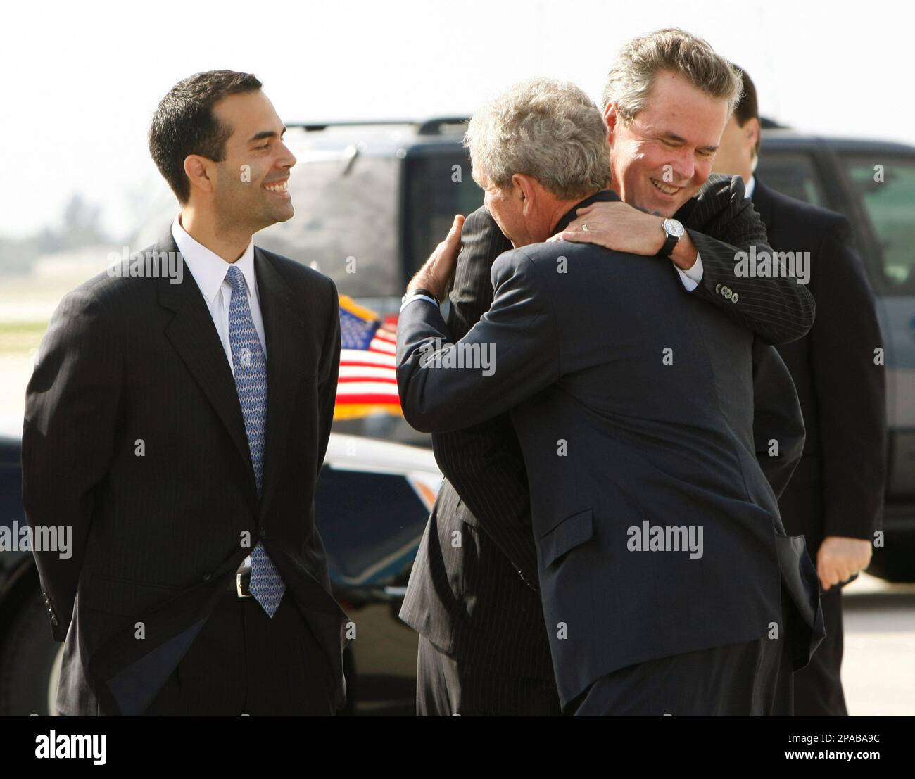 President Bush greets his brother,former Florida Gov. Jeb Bush, right ...