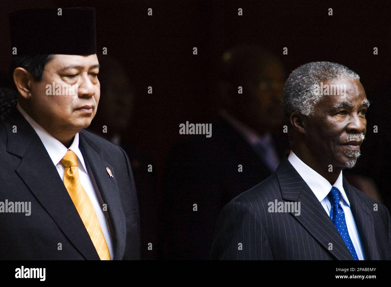 Indonesian President Susilo Bambang Yudhoyono, left, and his South ...