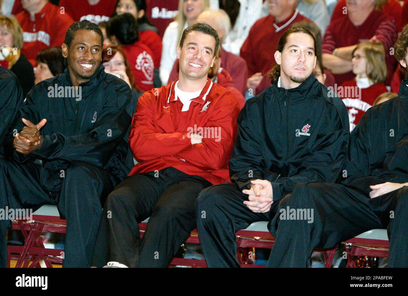 From left, Washington State forward Kyle Weaver, head coach Tony ...