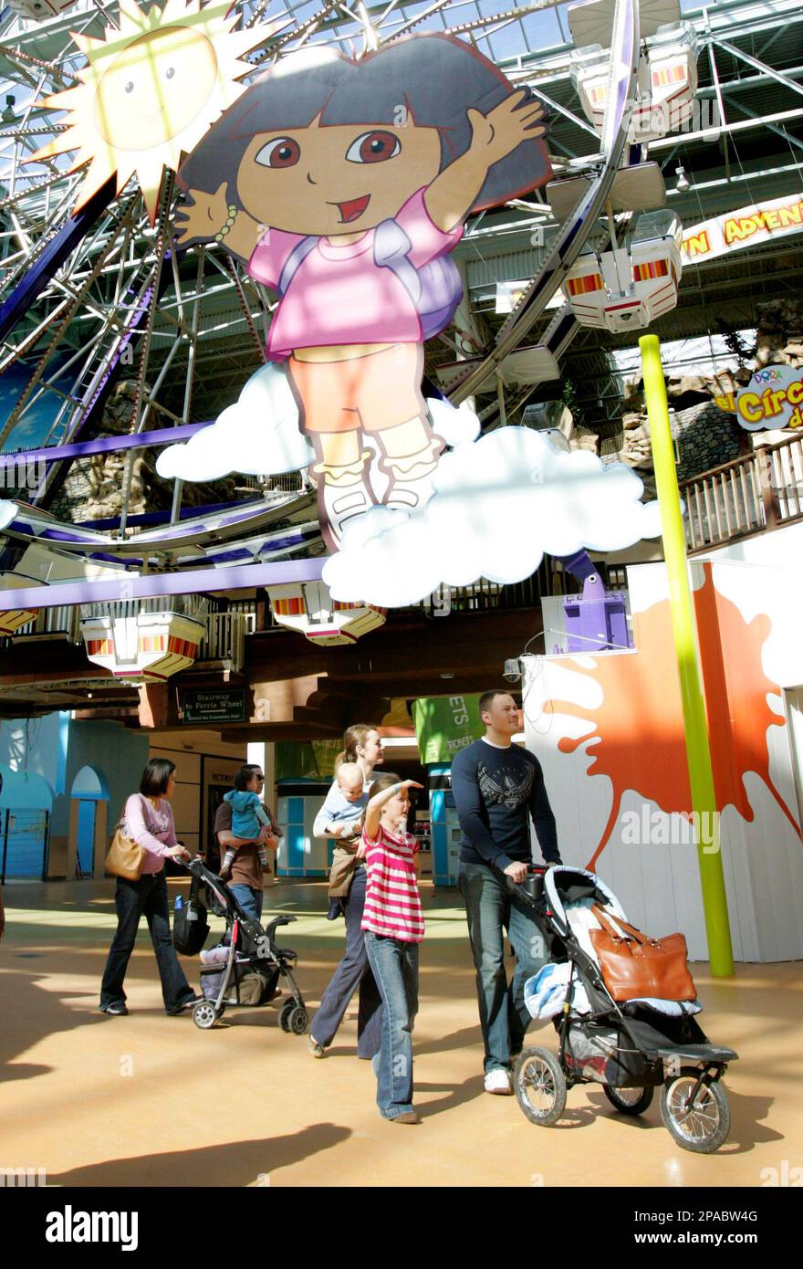 Nickelodeon Universe Dora