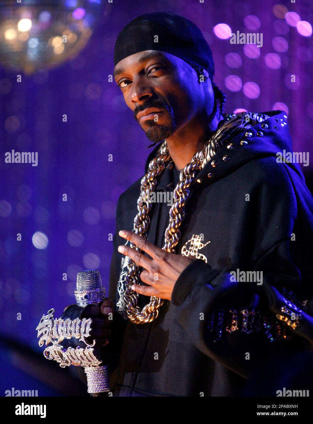 Rapper Snoop Dogg performs during a taping of MTV's "Total Request Live ...