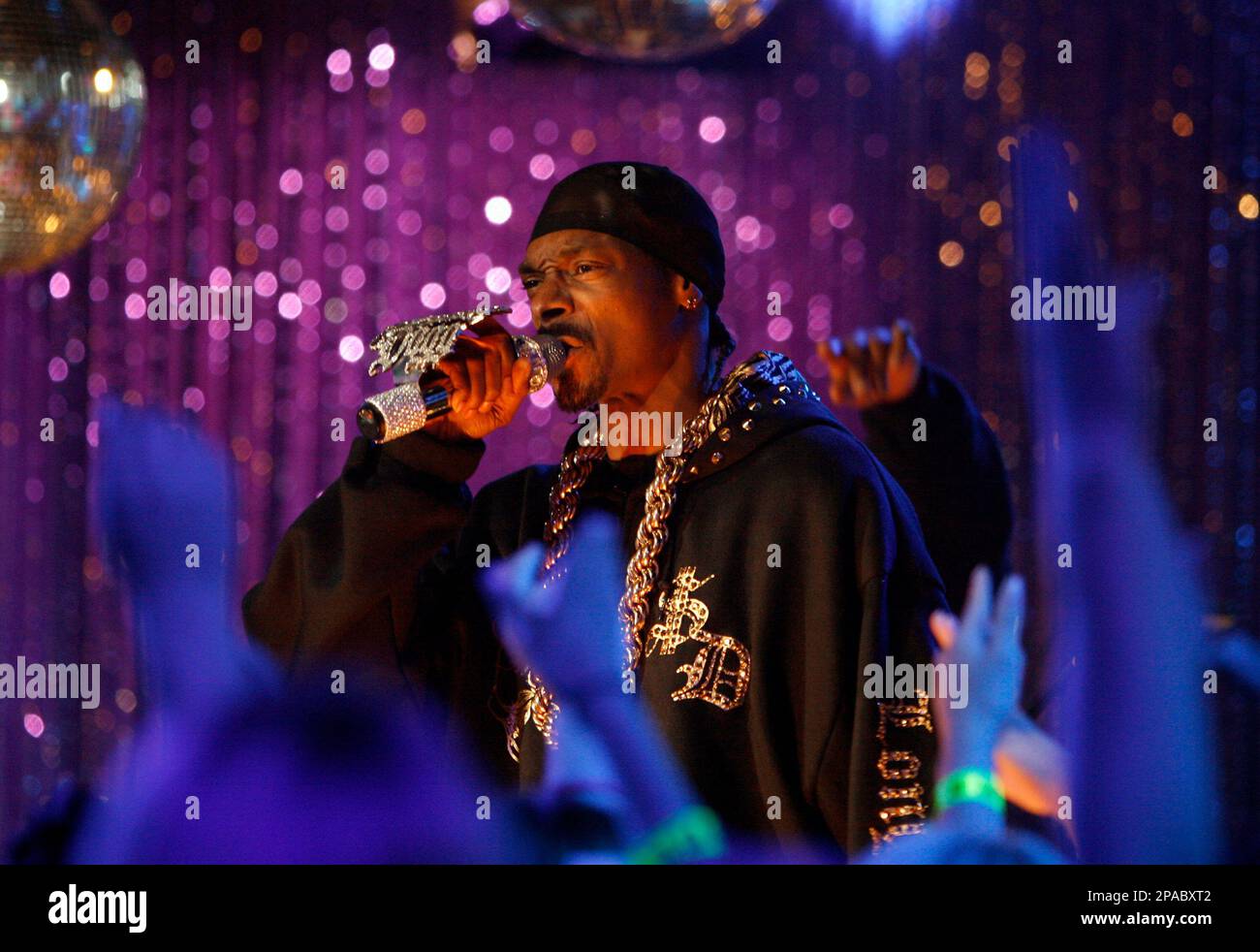 Rapper Snoop Dogg performs during a taping of MTV's "Total Request Live ...