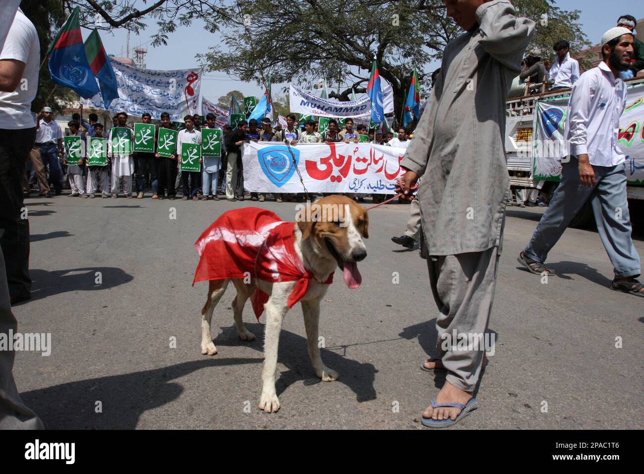A supporter of Pakistani Islamic student group, Islami Jamait Tulaba ...