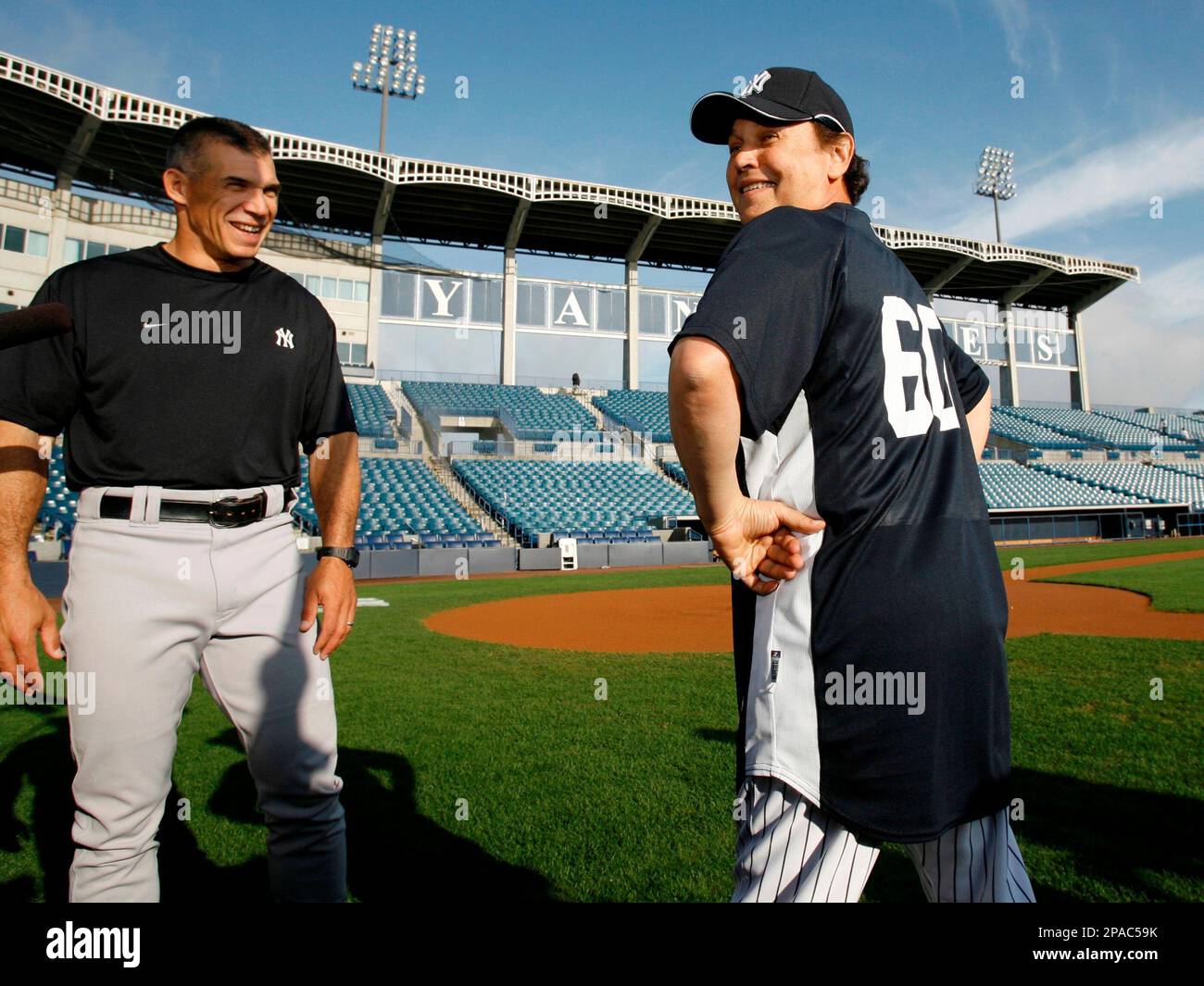 Comedian and actor Billy Crystal, right, poses for photographs with New ...