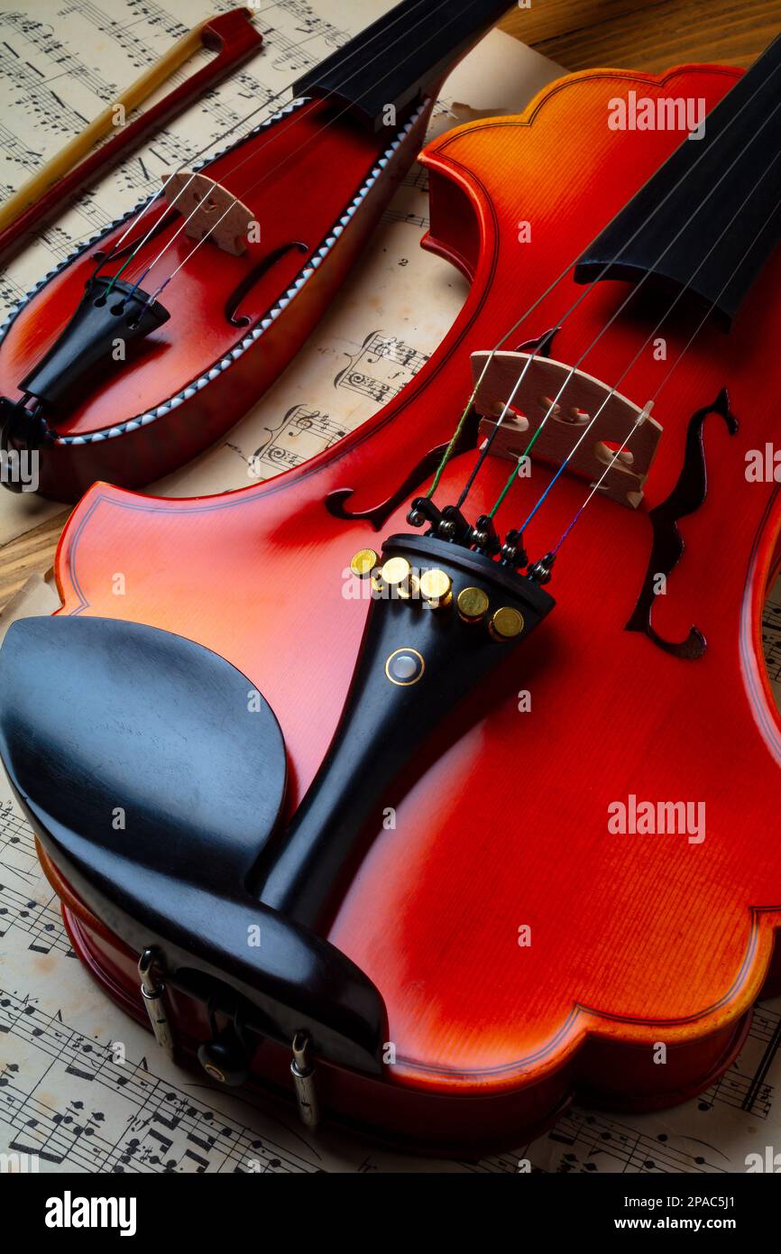 Baroque instruments and sheet music hi-res stock photography and images ...