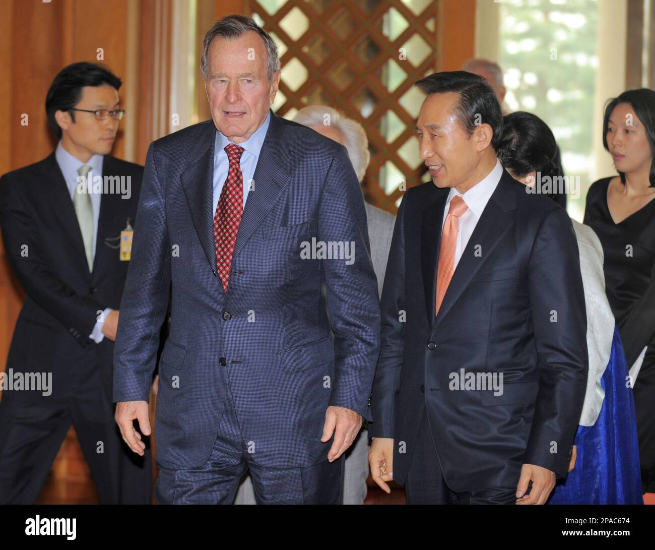 South Korean President Lee Myung-bak, right, walks with visiting Former ...