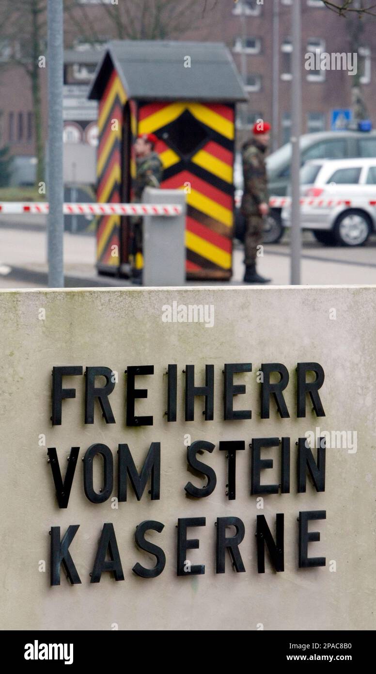 ** ARCHIV ** Der Eingang der Freiherr vom Stein Kaserne in Coesfeld bei ...