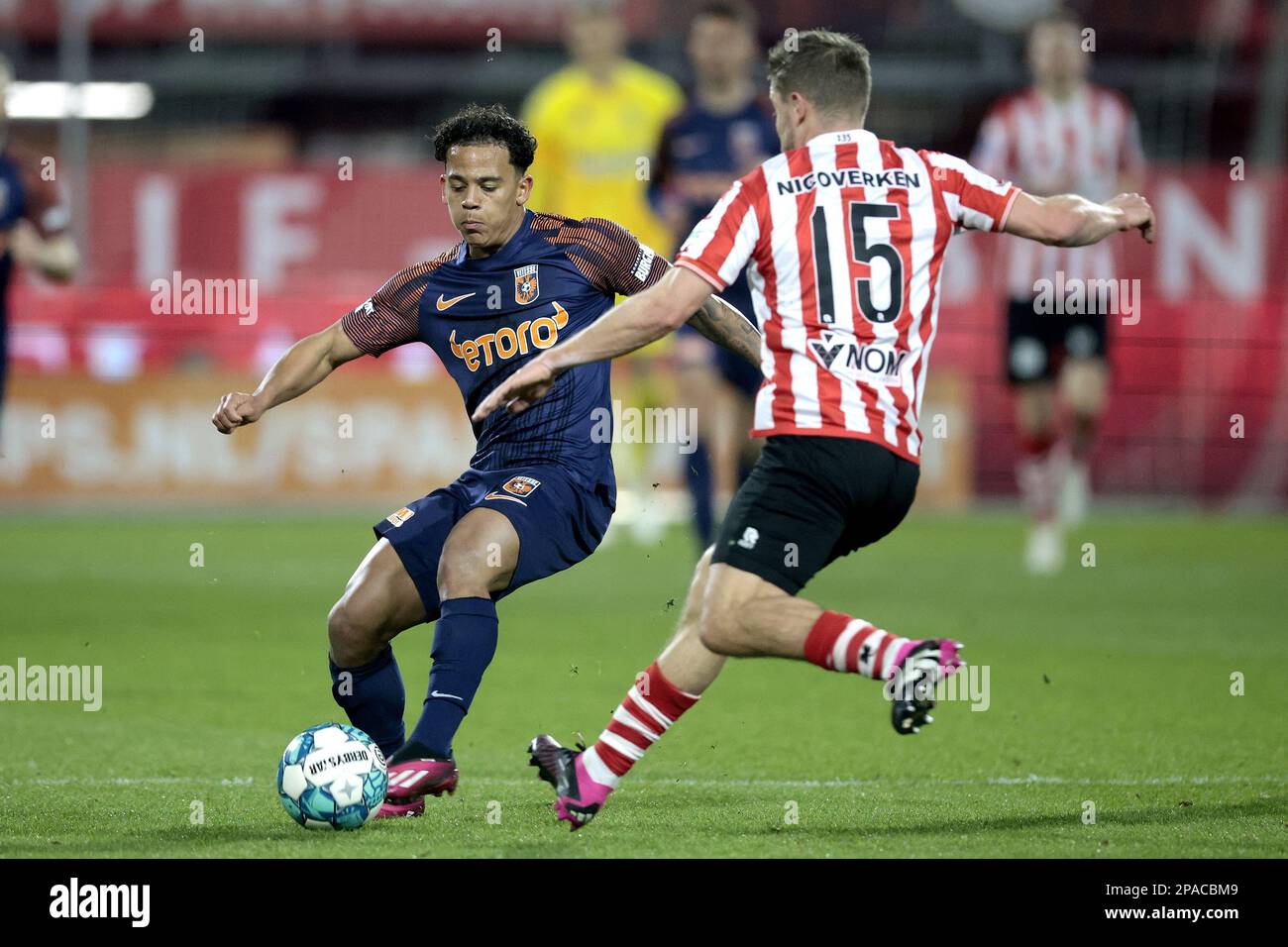 ROTTERDAM - (lr) Million Manhoef of Vitesse, Aaron Meijers of Sparta ...
