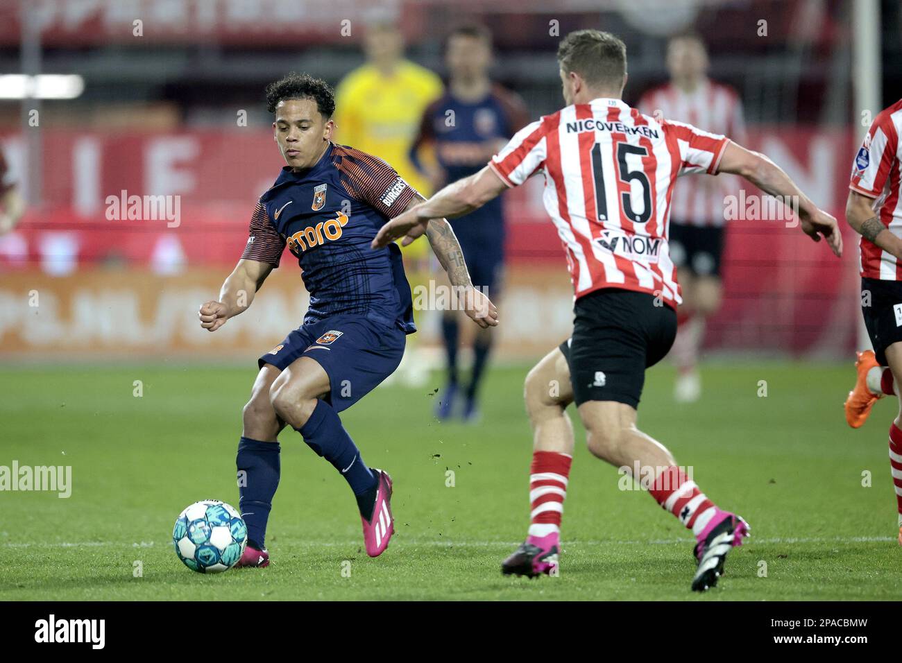 ROTTERDAM - (lr) Million Manhoef of Vitesse, Aaron Meijers of Sparta ...
