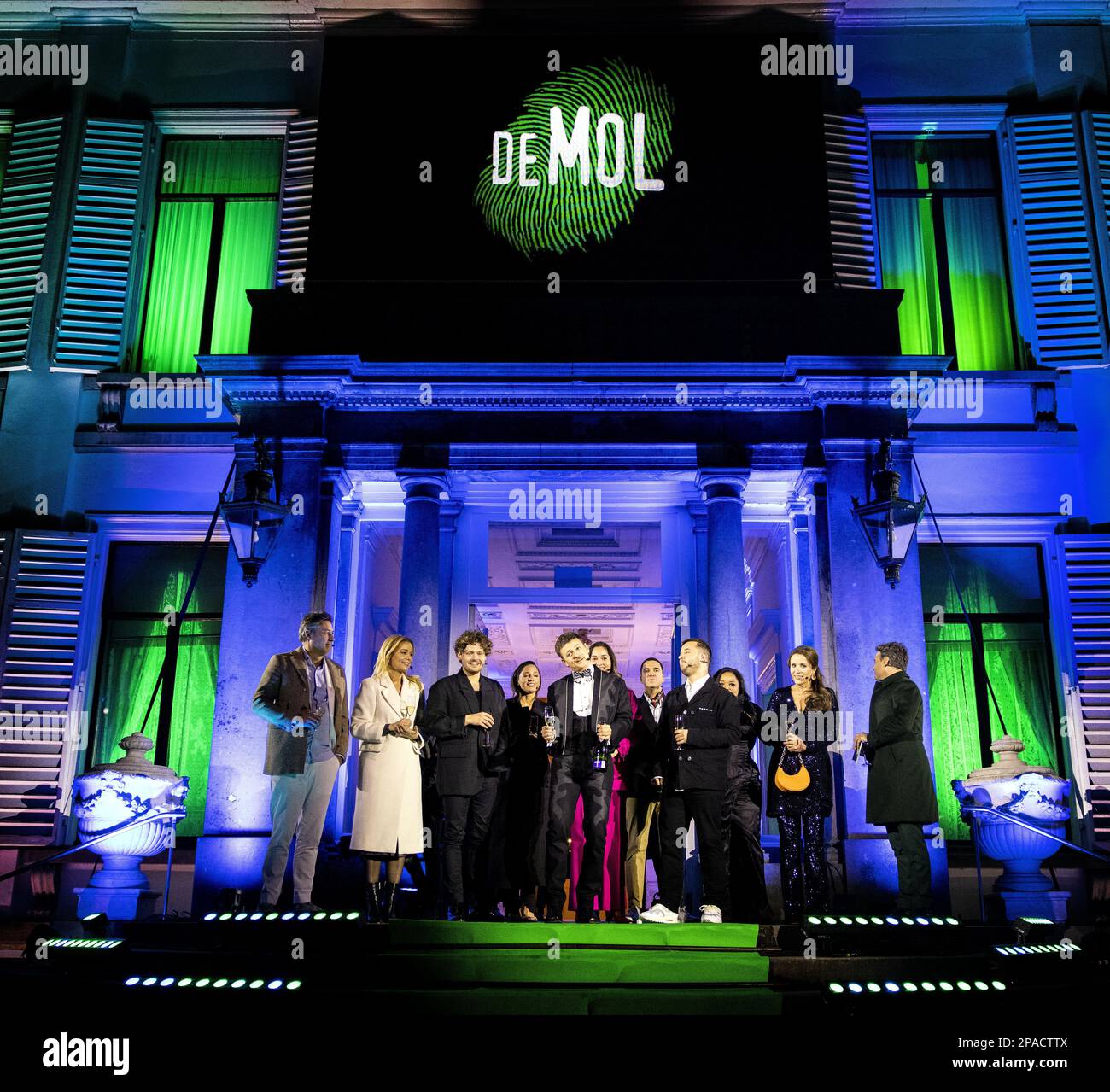 Live uitzending hi-res stock photography and images - Alamy