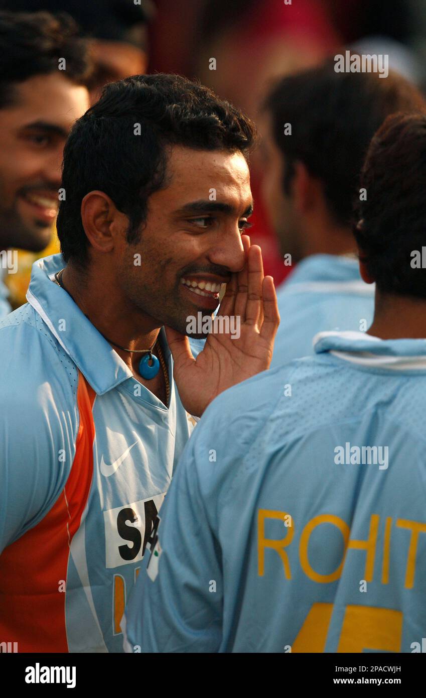 Indian cricket team member Robin Utthapa shares a lighter moment with ...