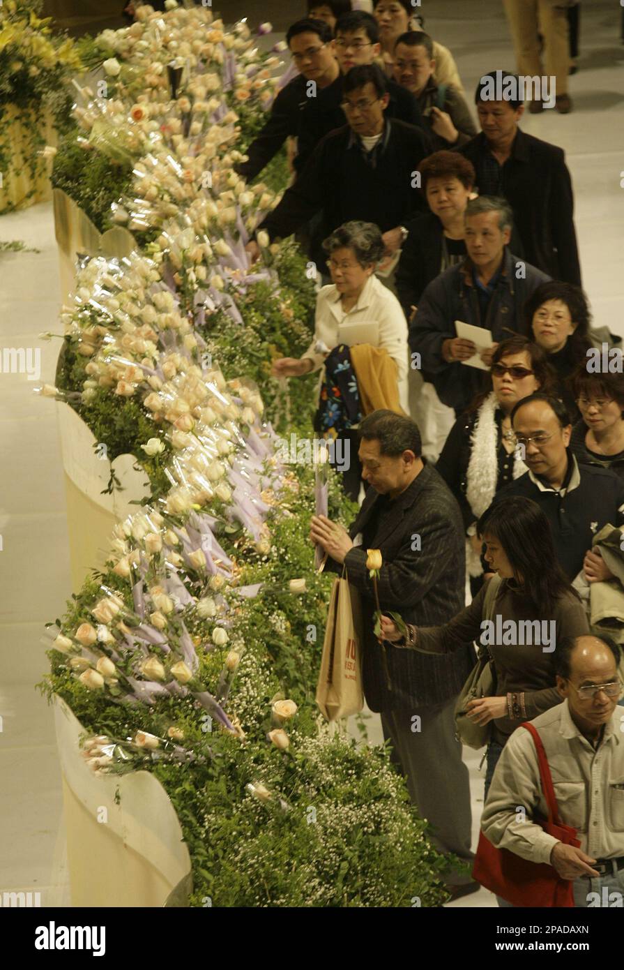 Hong Kong people bid farewell to late actress Lydia Sum, a popular ...