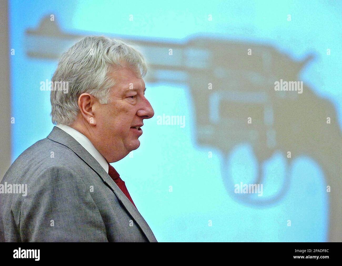 Public defender Kevin Strobel delivers his closing argument in the ...