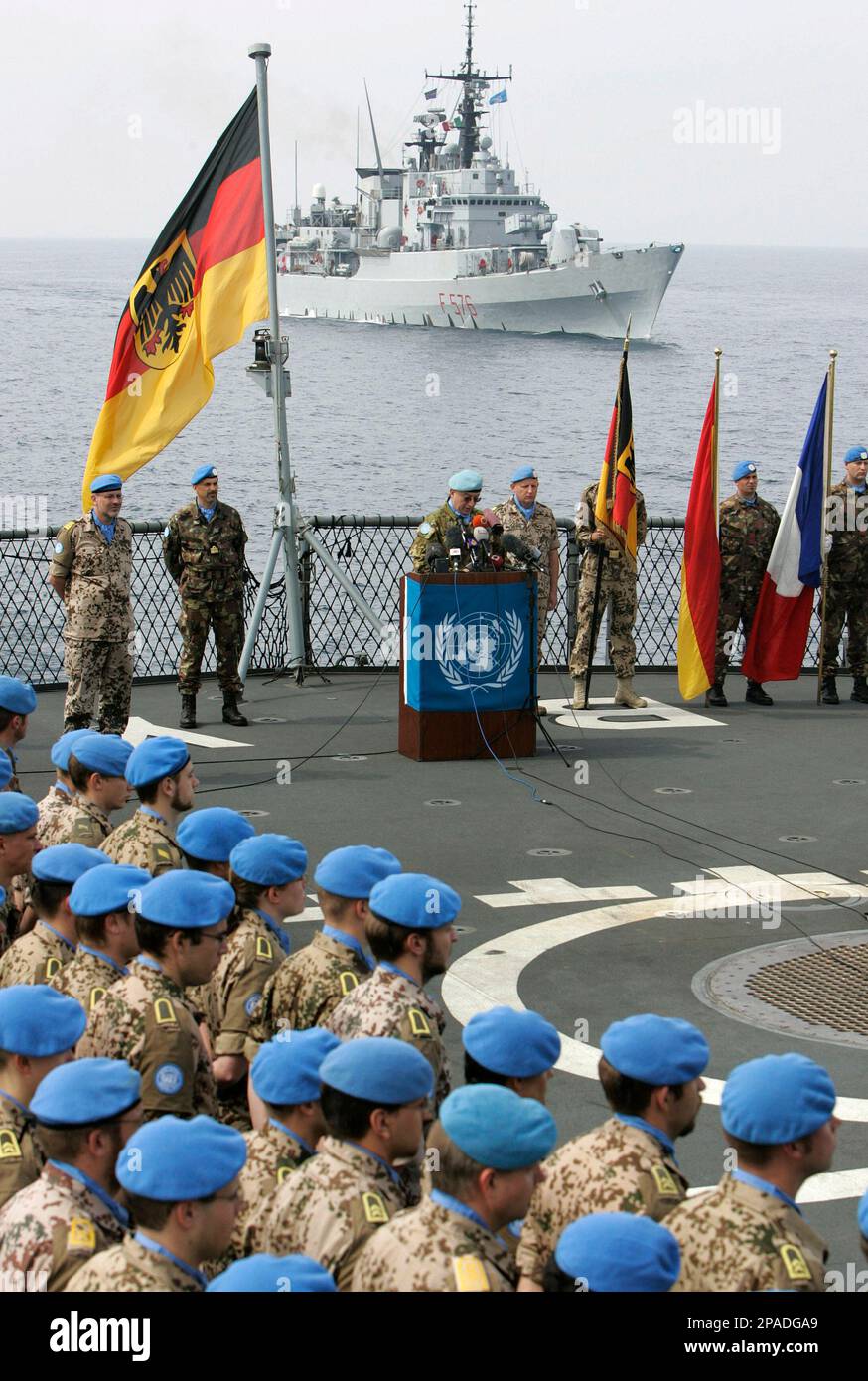 UNIFIL's Force Commander Maj. Gen. Claudio Graziano , center, makes a ...