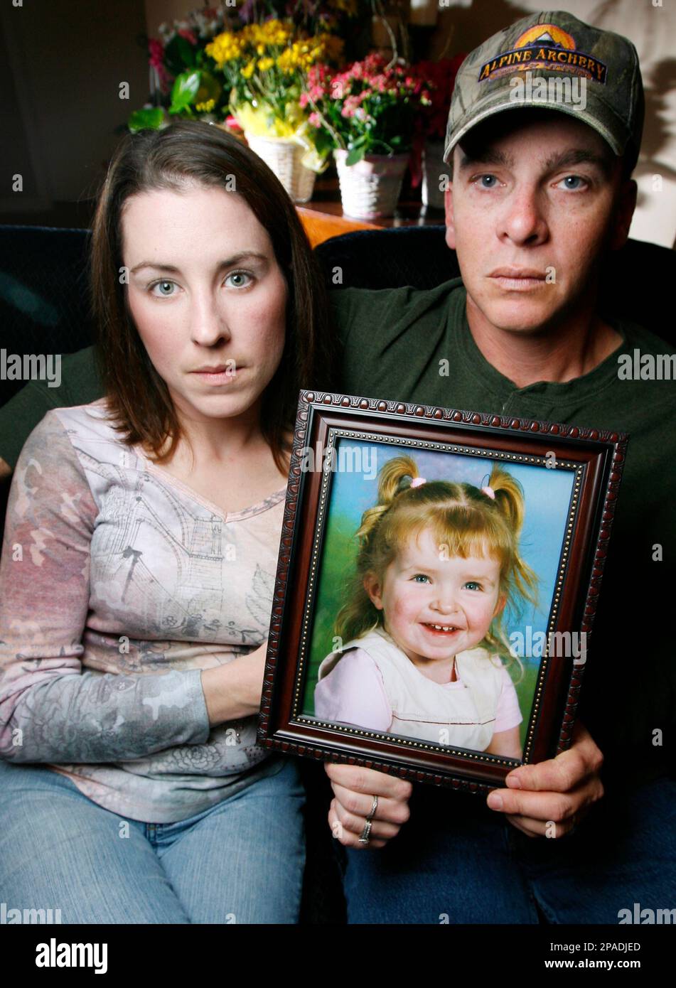 Dusti Gann, left, and Joe Gann hold a photograph of their 3-year-old ...