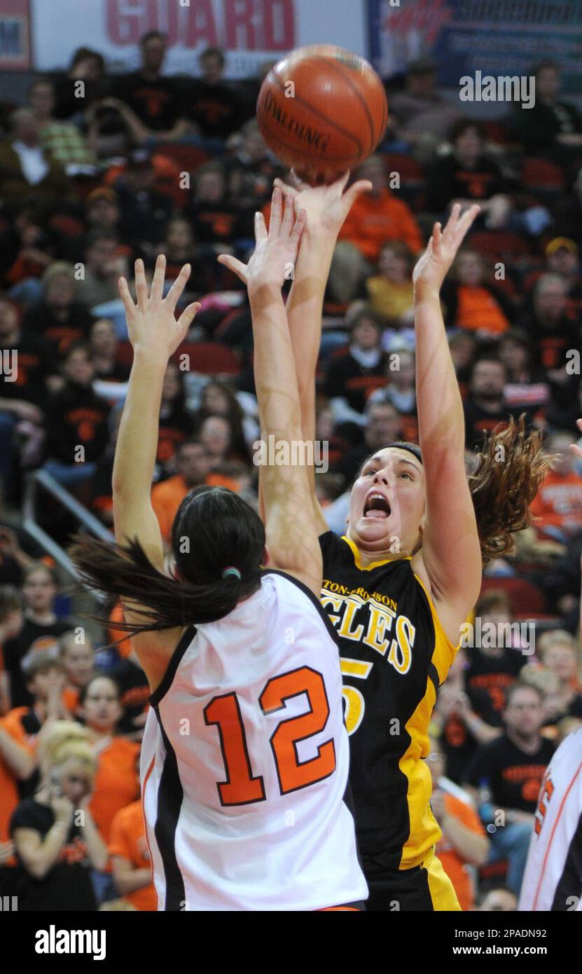 Springville's Sarah Davidson defends against Lawton-Bronson's Jamie ...