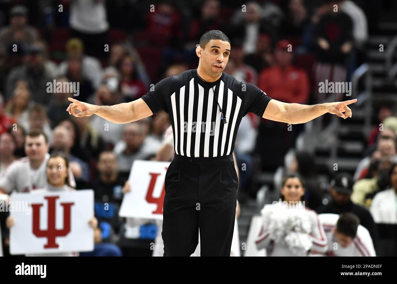 Referee signals hi-res stock photography and images - Alamy