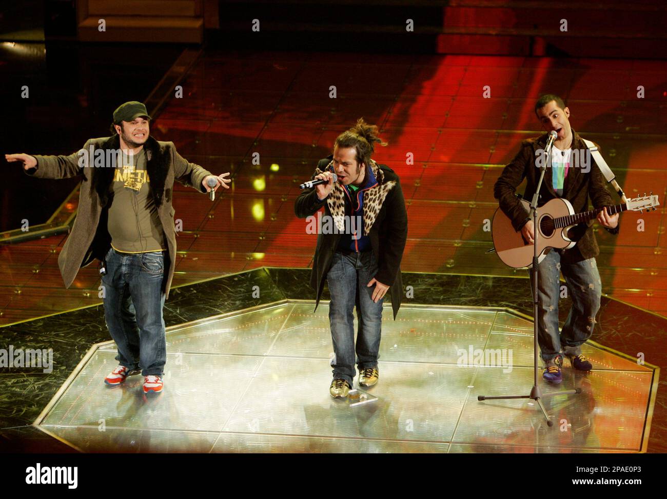 Frank Head sings "Para Par R Rara" during the "Festival di Sanremo ...
