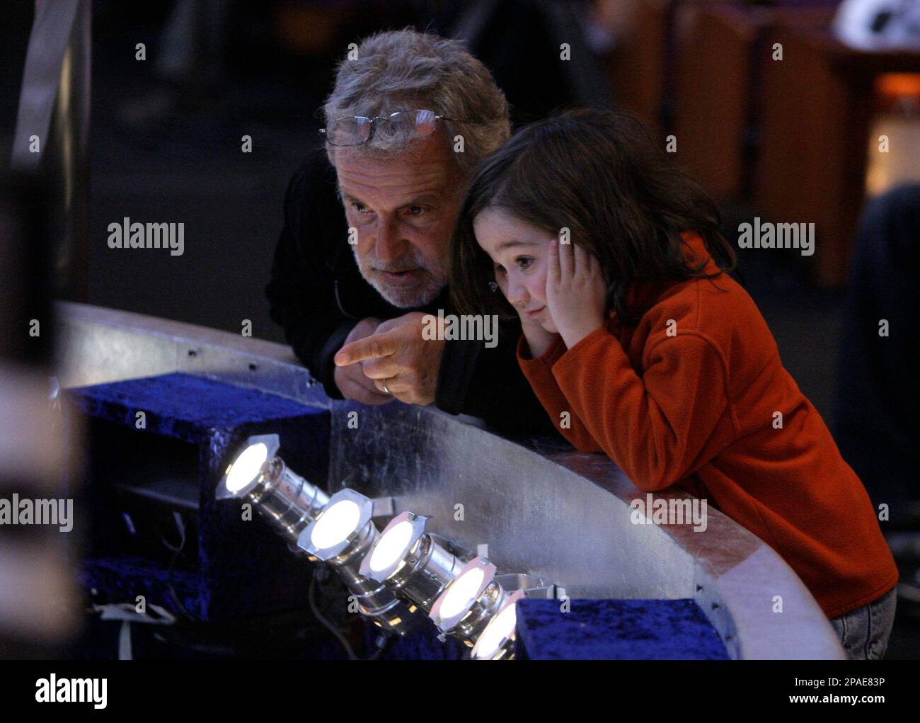 Sid Ganis,left, president of the Academy of Motion Picture Arts and ...