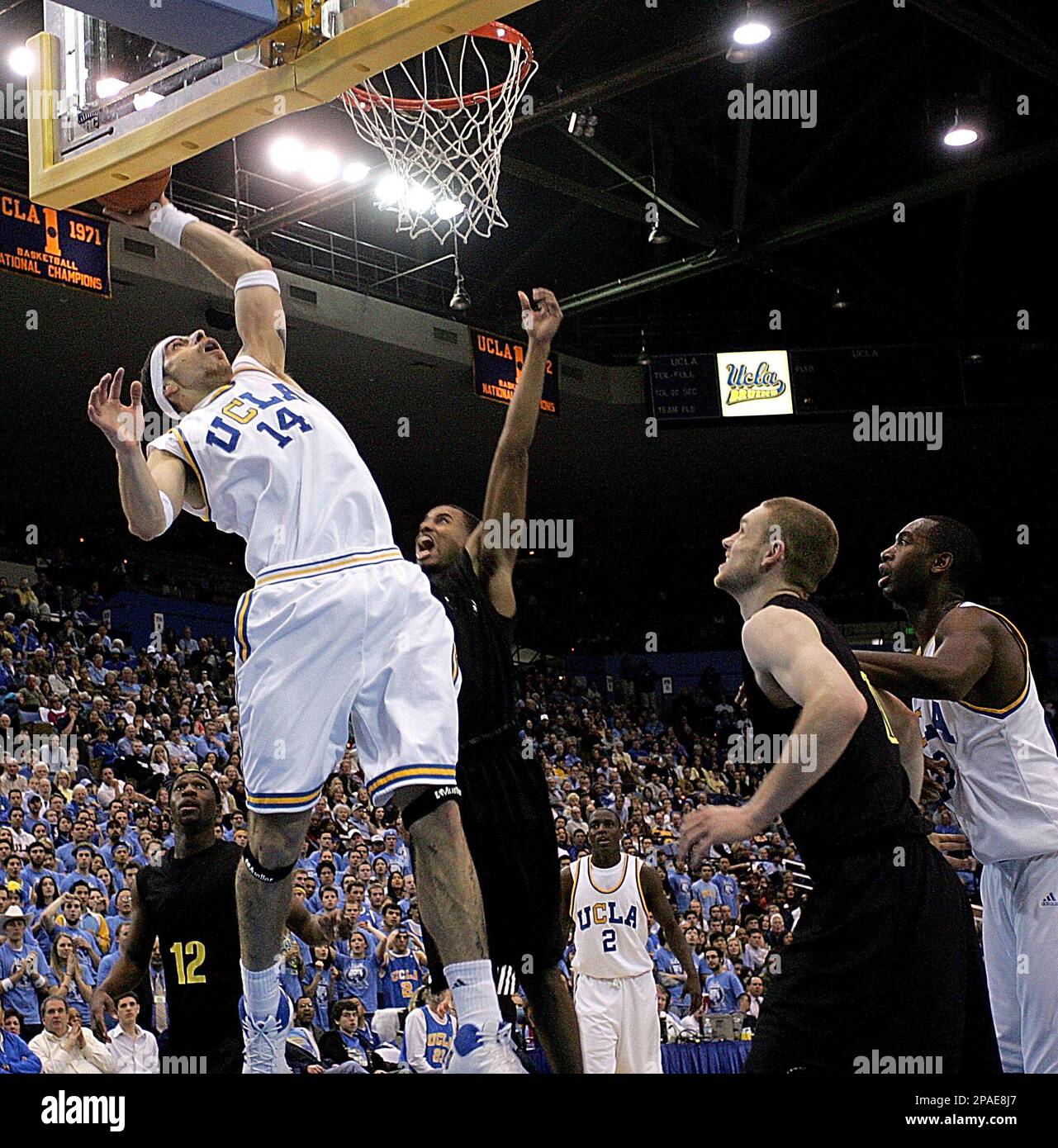 UCLA's Lorenzo Mata-Real goes up for a dunk against Oregon during the ...