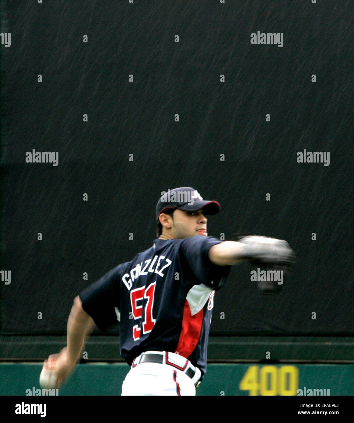 Atlanta Braves pitcher Mike Gonzalez throws in the rain during a Major ...