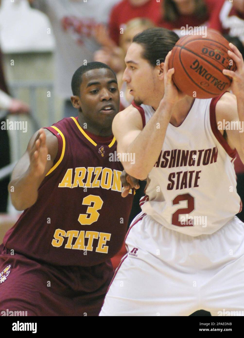 Washington State's Derrick Low (3) looks for an outlet against Arizona ...