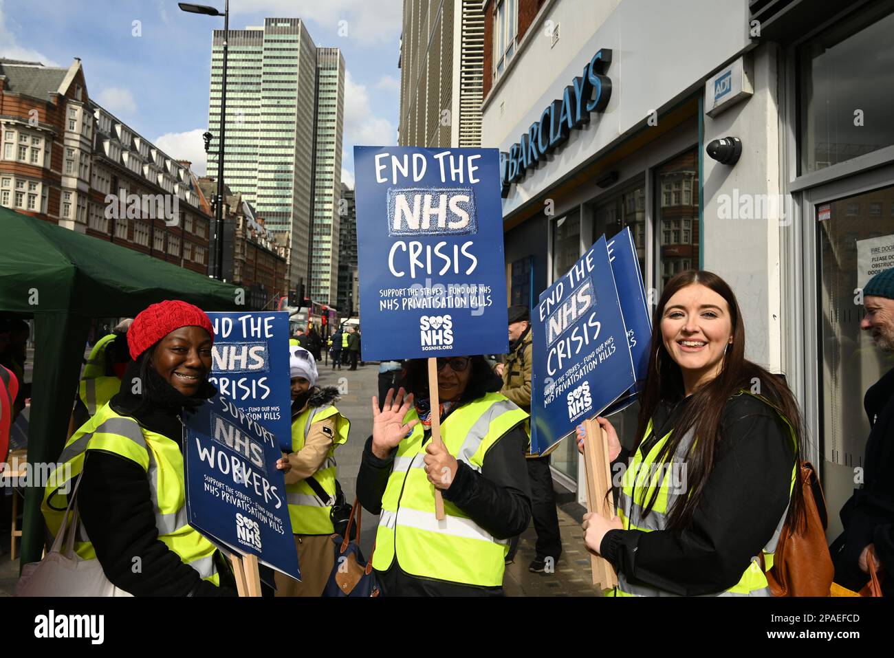 Current nhs staff shortages hi-res stock photography and images - Alamy