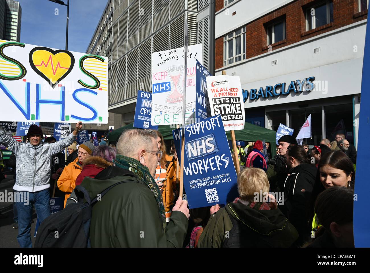Current nhs staff shortages hi-res stock photography and images - Alamy