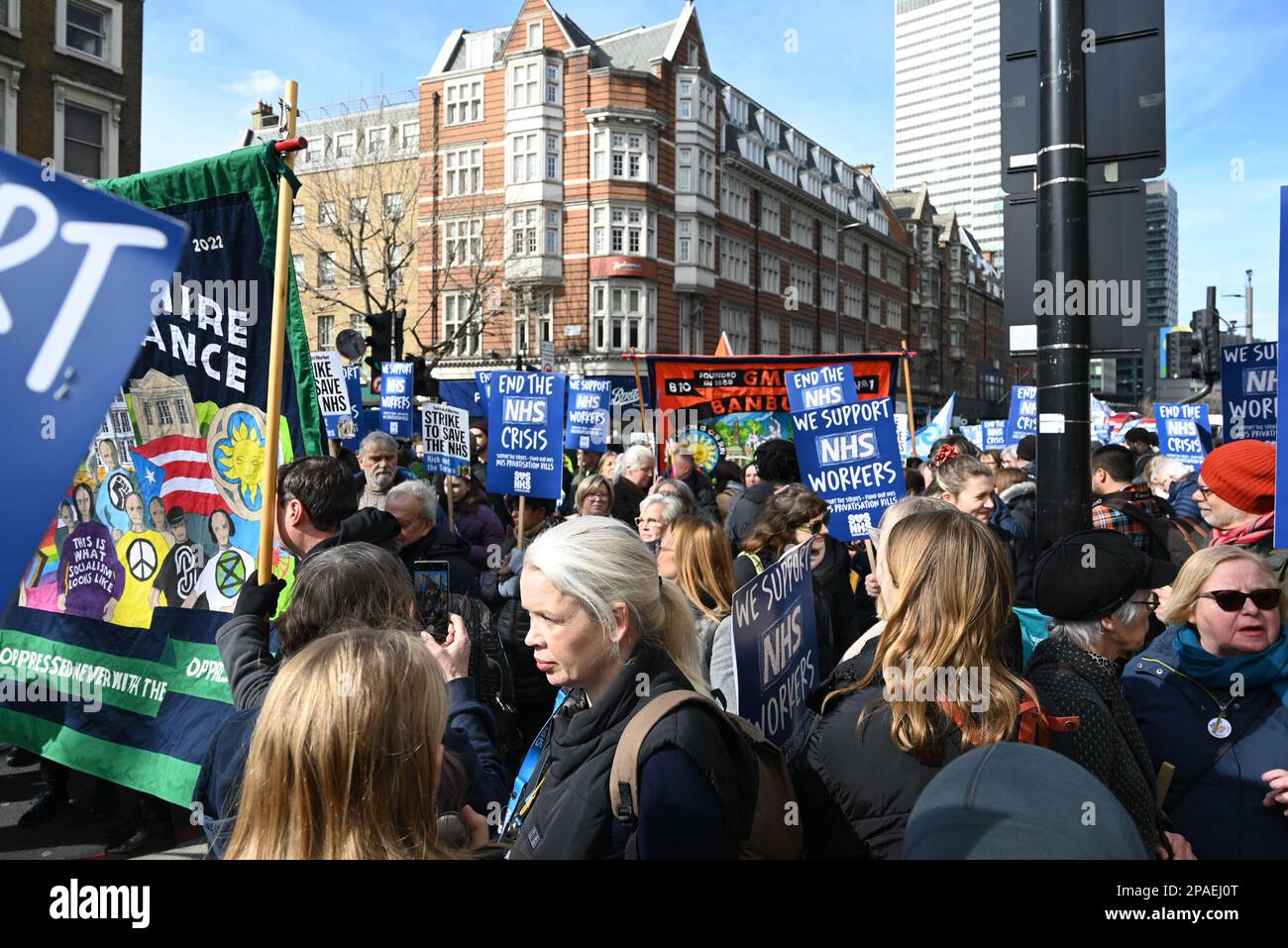 Current nhs staff shortages hi-res stock photography and images - Alamy