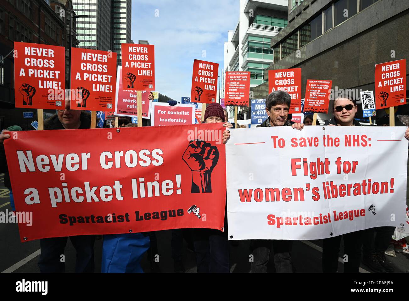 Current nhs staff shortages hi-res stock photography and images - Alamy