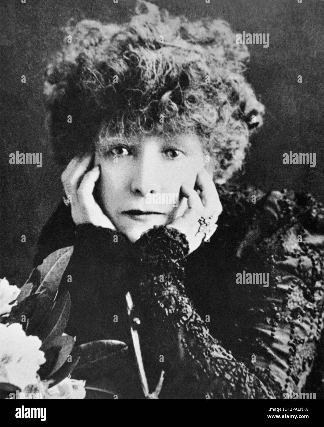 1890 ca : The french most celebrated theatre actress SARAH BERNHARDT ...