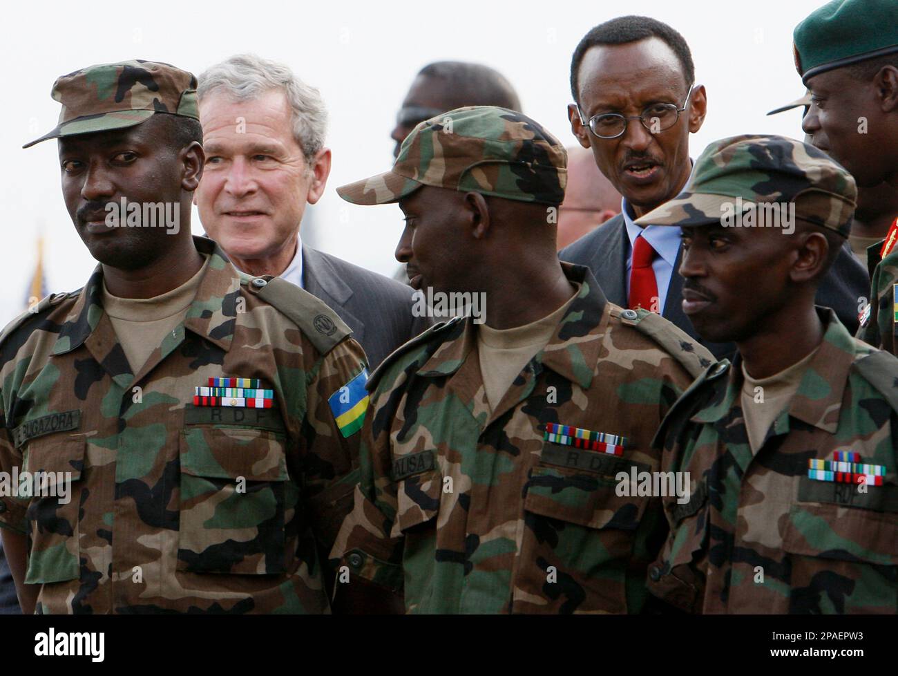 President Bush and Rwandan President Paul Kagame meet Rwandan peace ...