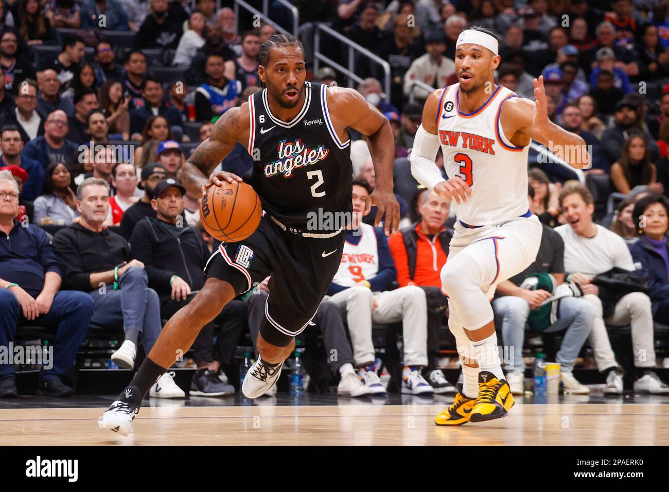 Los Angeles Clippers forward Kawhi Leonard (2) drives past New York ...