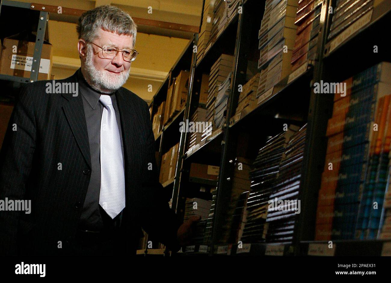 ** TO GO WITH EVOLUCION CREACIONISMO ** Doctor Monty White, a lead ...
