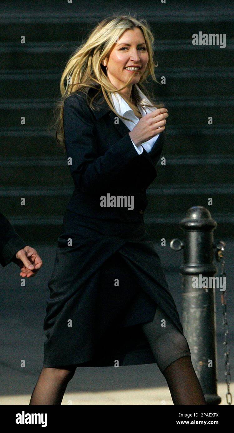 Heather Mills smiles as she leaves the High Court in London, Monday ...