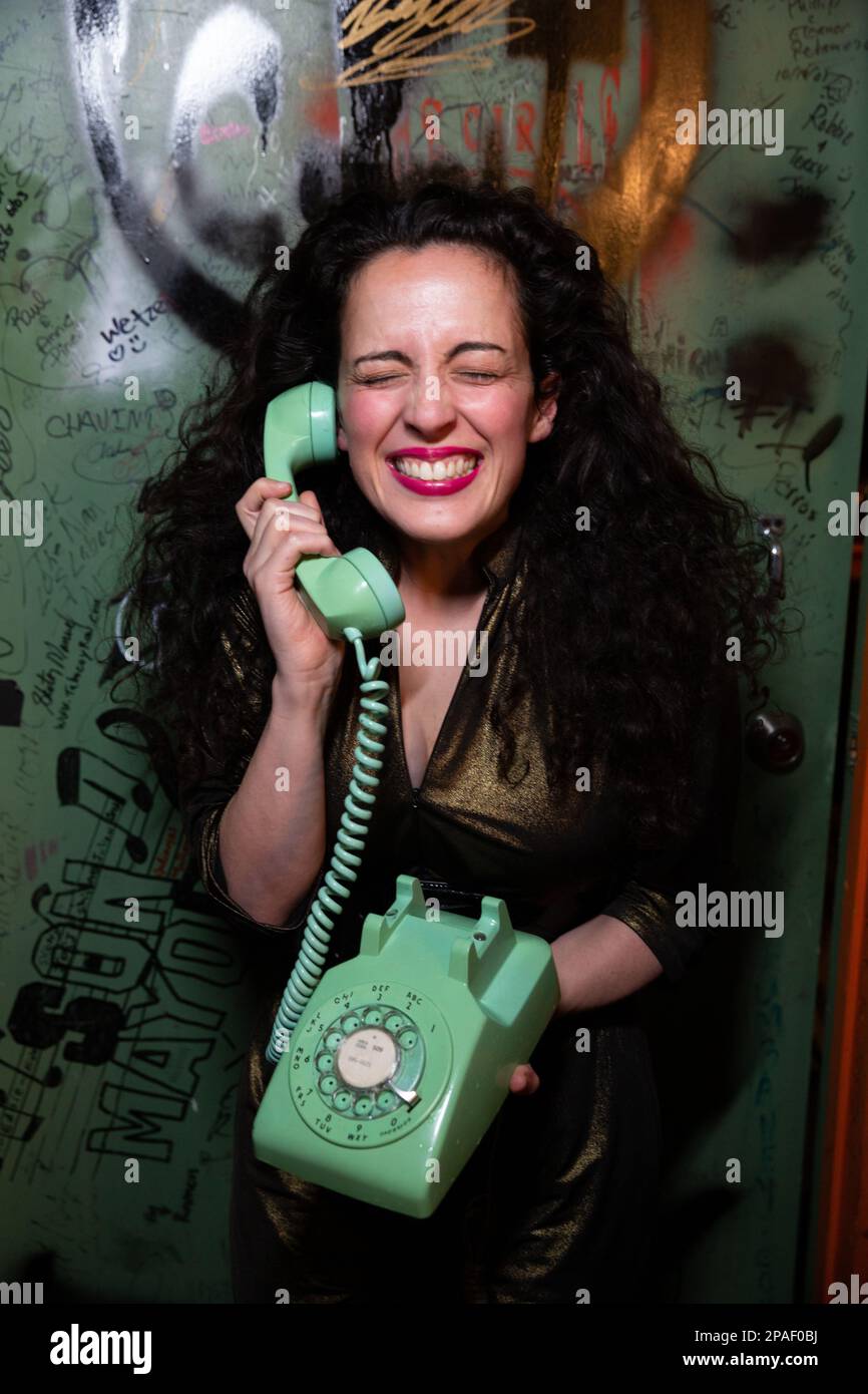 Musician performing onstage hi-res stock photography and images - Alamy