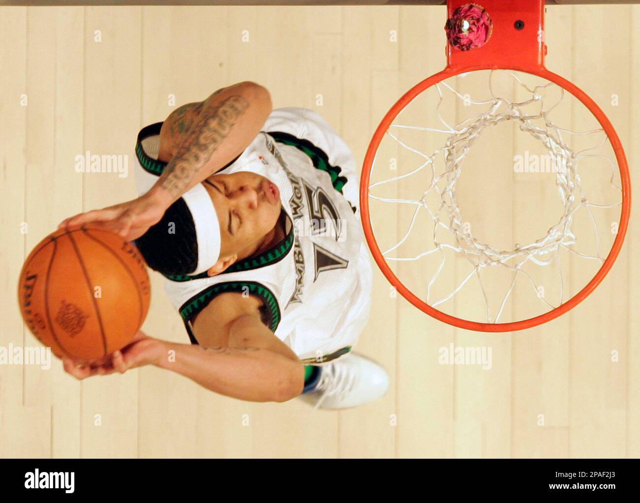 Minnesota Timberwolves' Gerald Green blows out a candle on a cupcake ...