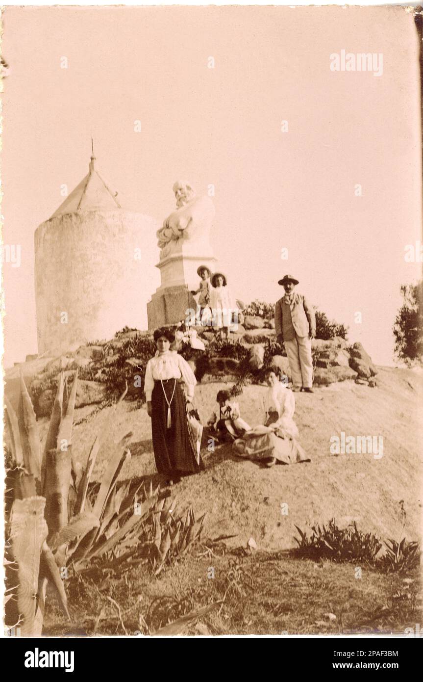 1896 ca , Isola di CAPRERA , Italy : The monument bust sculpture ...