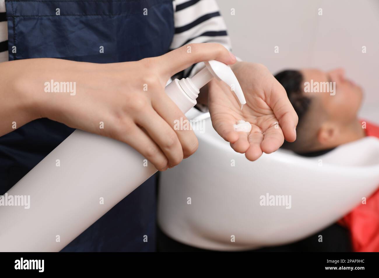 Pouring shampoo hi-res stock photography and images - Alamy