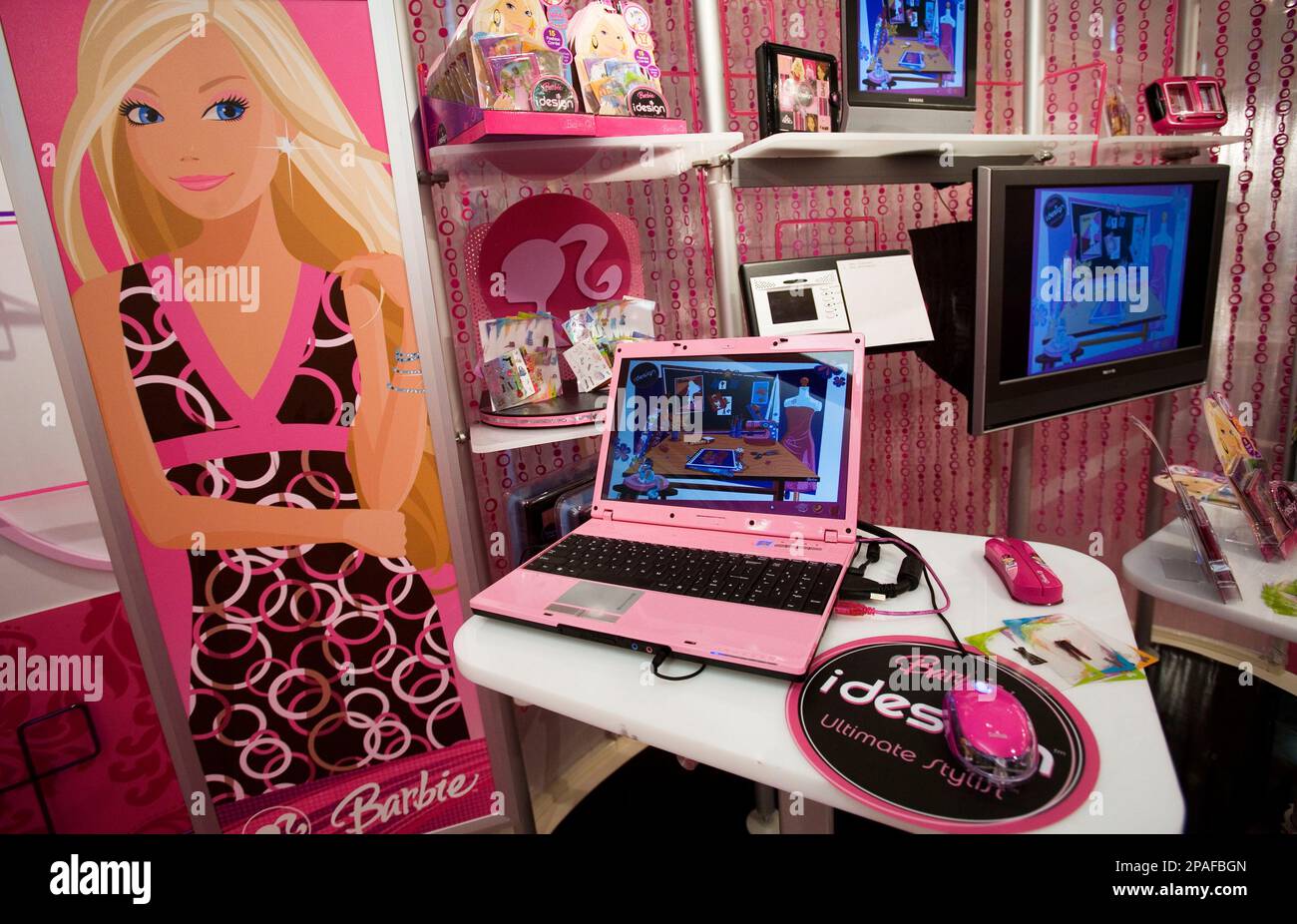 The Barbie iDesign Ultimate Stylist CD-Rom Game from Mattel is ...