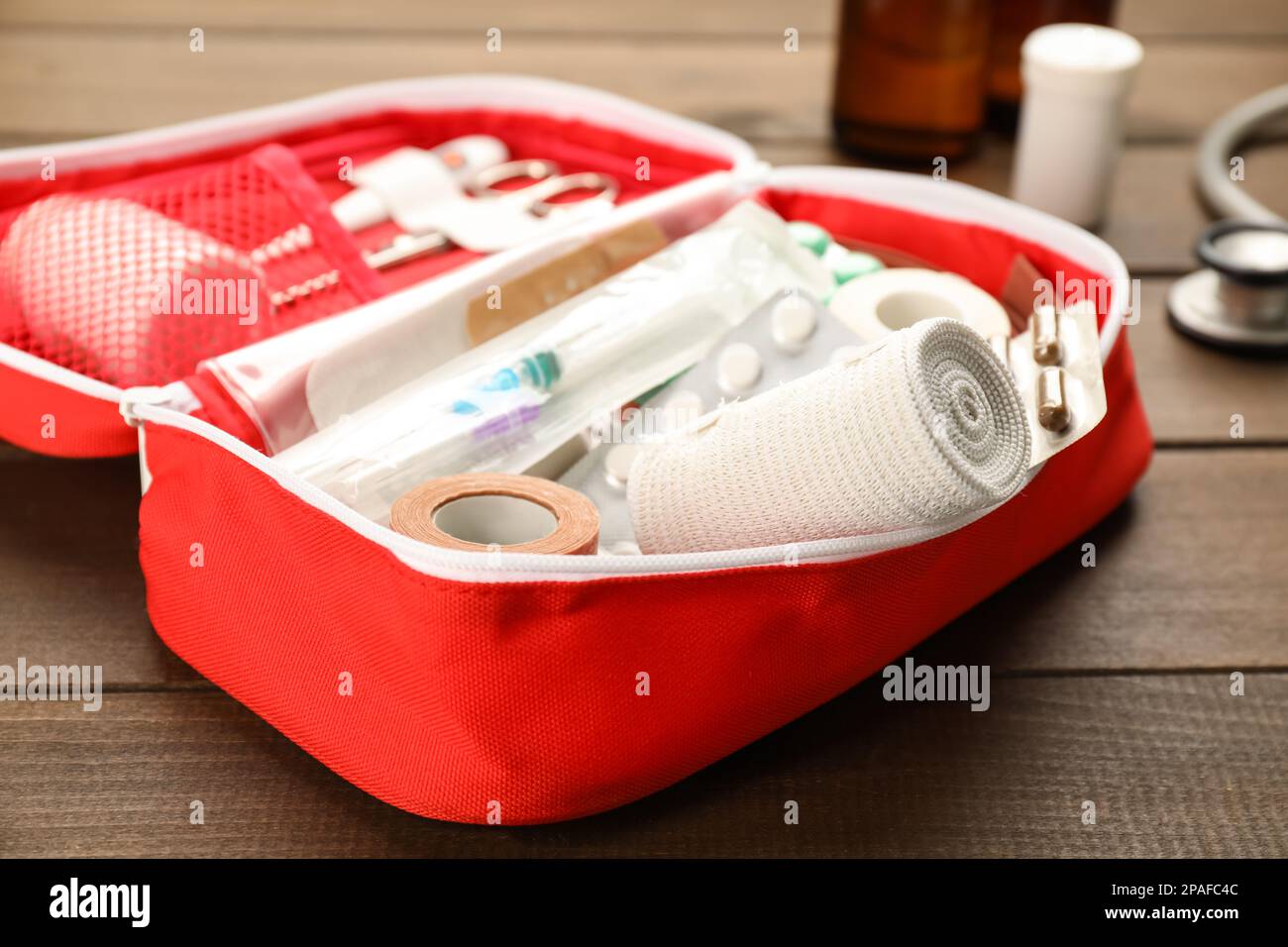 First aid kit box open hi-res stock photography and images - Alamy