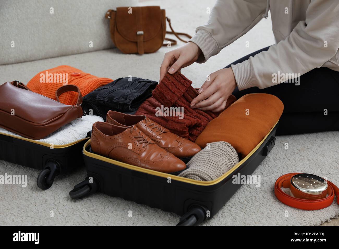 Black woman packing suitcase hi-res stock photography and images - Alamy