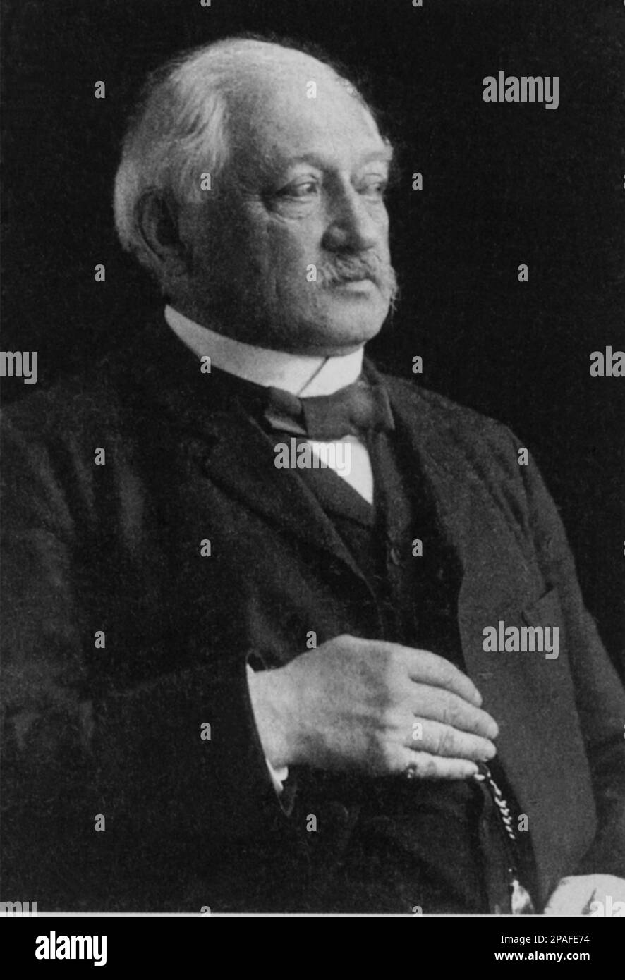 Uomo Black and White Stock Photos & Images - Alamy