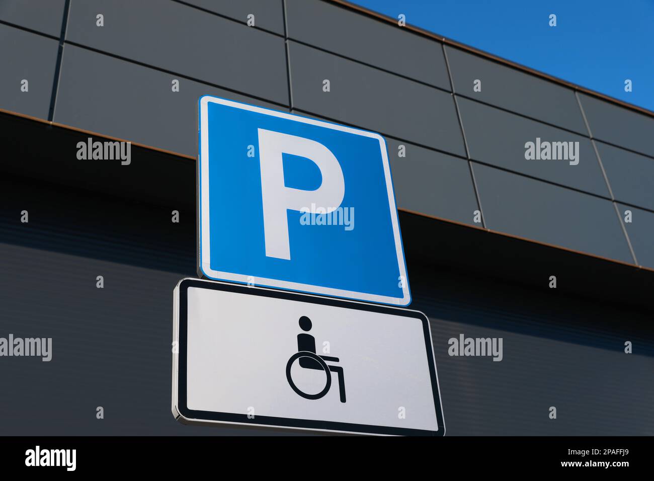 Traffic sign ACCESSIBLE PARKING near building outdoors Stock Photo - Alamy