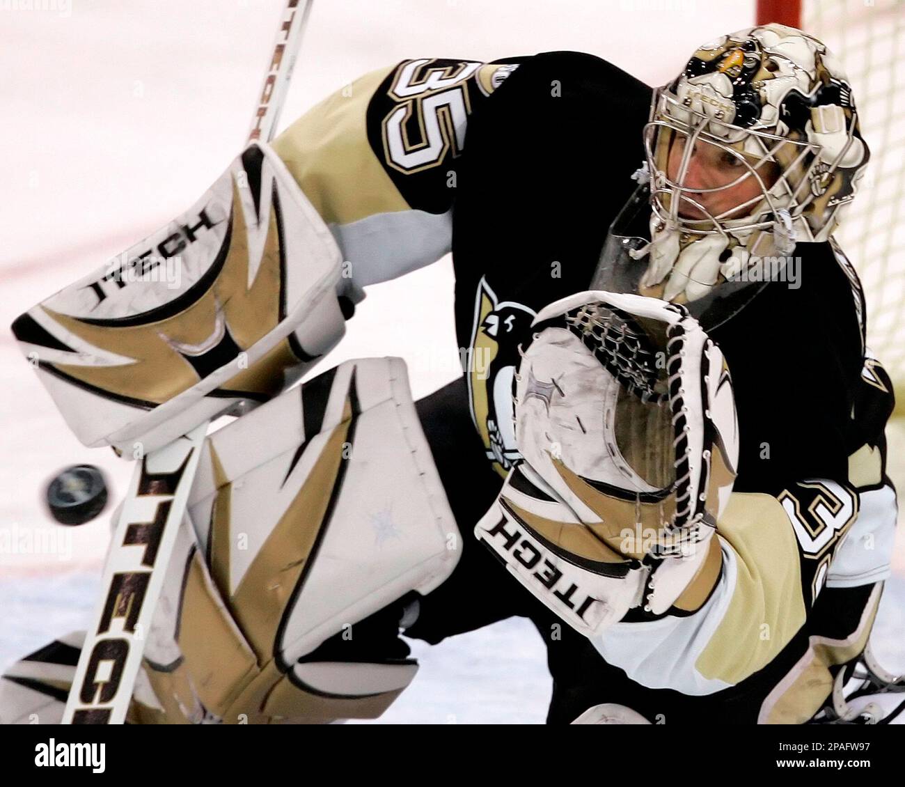 Pittsburgh Penguins goalie Ty Conklin makes a second-period glove save ...