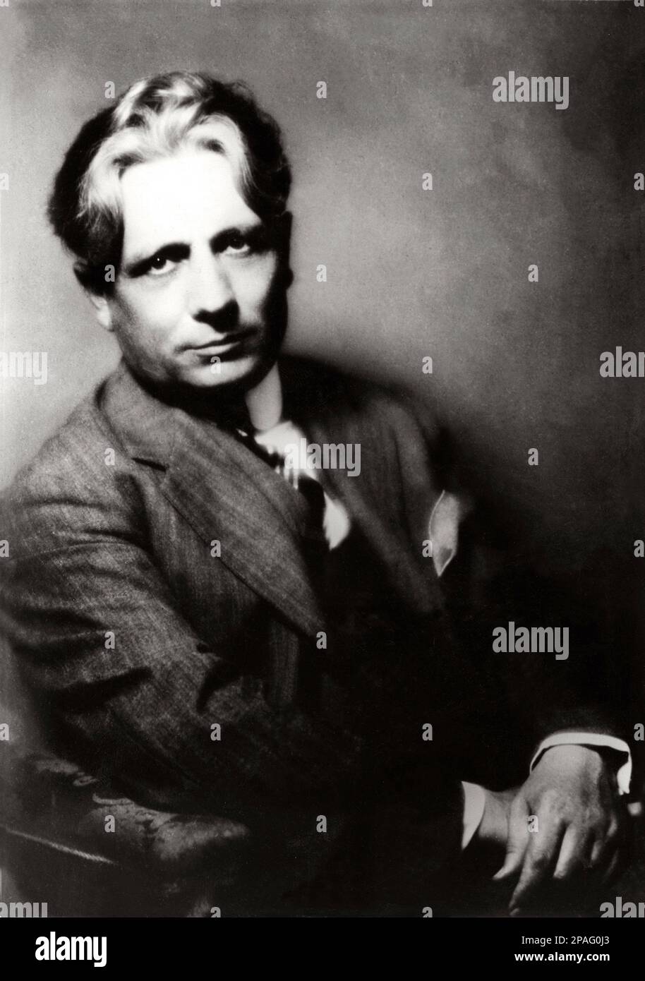 1935 : The celebrated italian music Opera conductor TULLIO SERAFIN ...